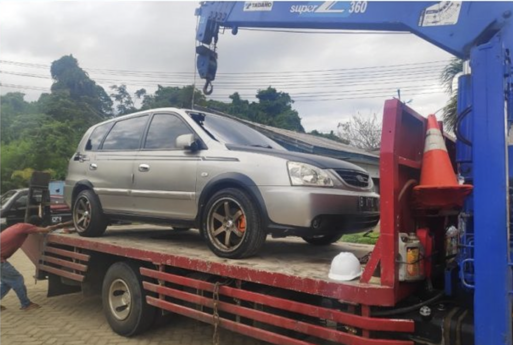 Jasa Sewa Mobil Crane 5 ton dan Operator Seluruh Indonesia - Logistikku